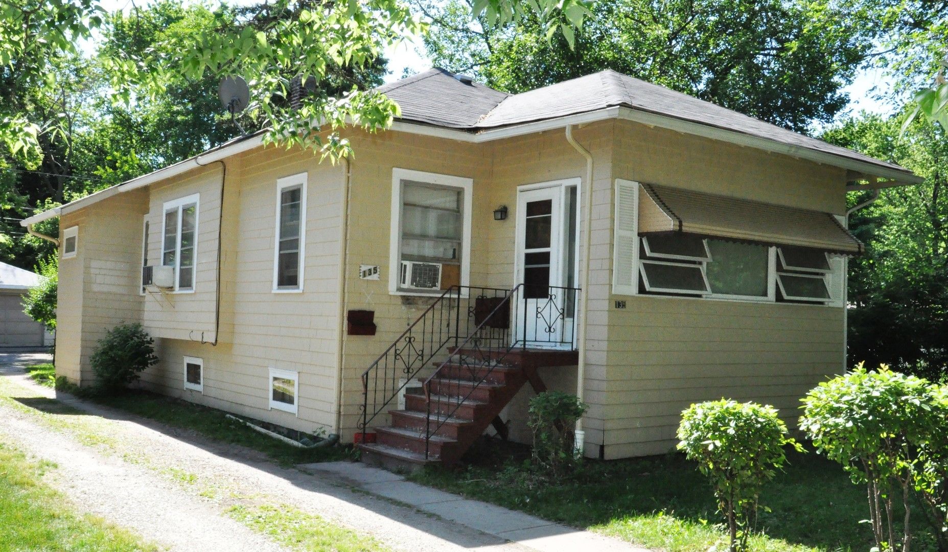 135 N Park St, Westmont, IL 60559 - See Est. Value, Schools & More