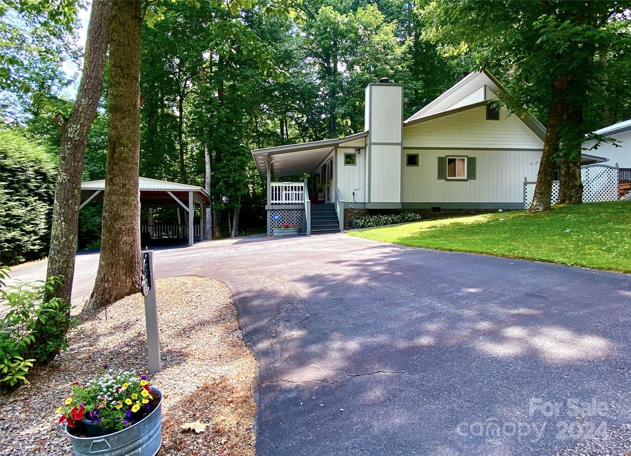 139 Summit Dr, Maggie Valley, NC 28751 - See Est. Value, Schools & More