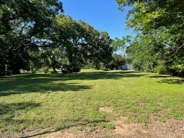 108 Oak Dr E, Hurst, TX 76053 - See Est. Value, Schools & More