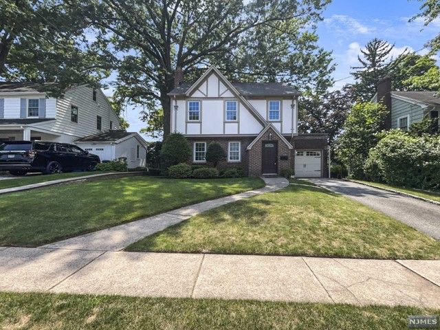 22 Elm St, Tenafly, NJ 07670 | MLS# 24022467 | Trulia