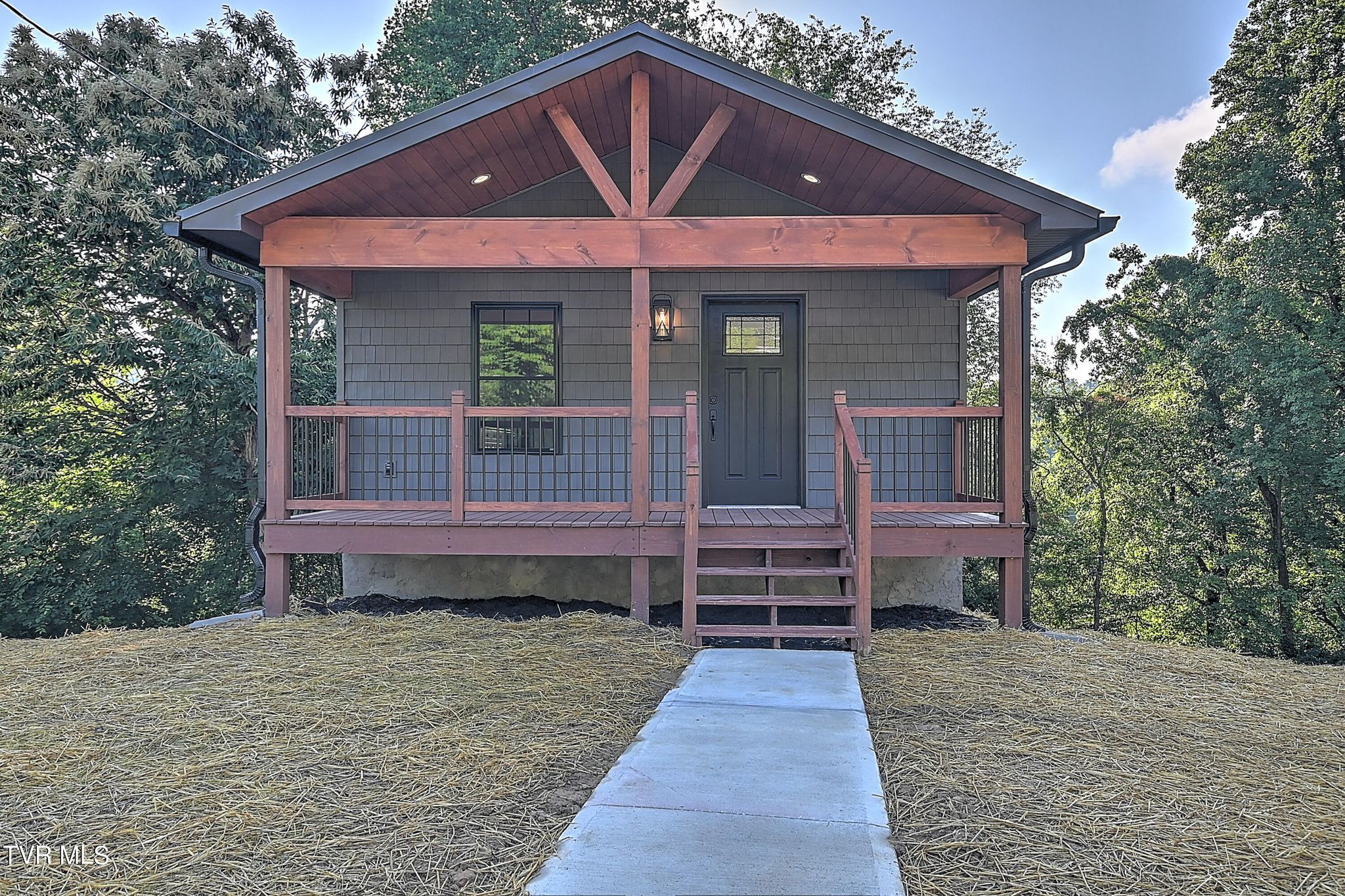 141 Daniel Ln, Elizabethton, TN 37643 - See Est. Value, Schools & More