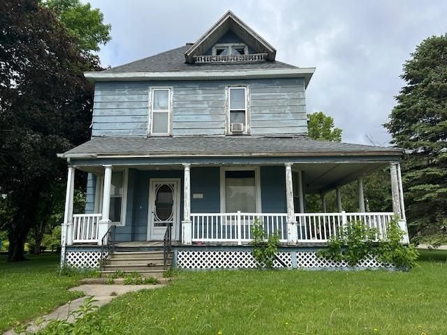 304 Broadway St S, Alden, MN 56009 - See Est. Value, Schools & More