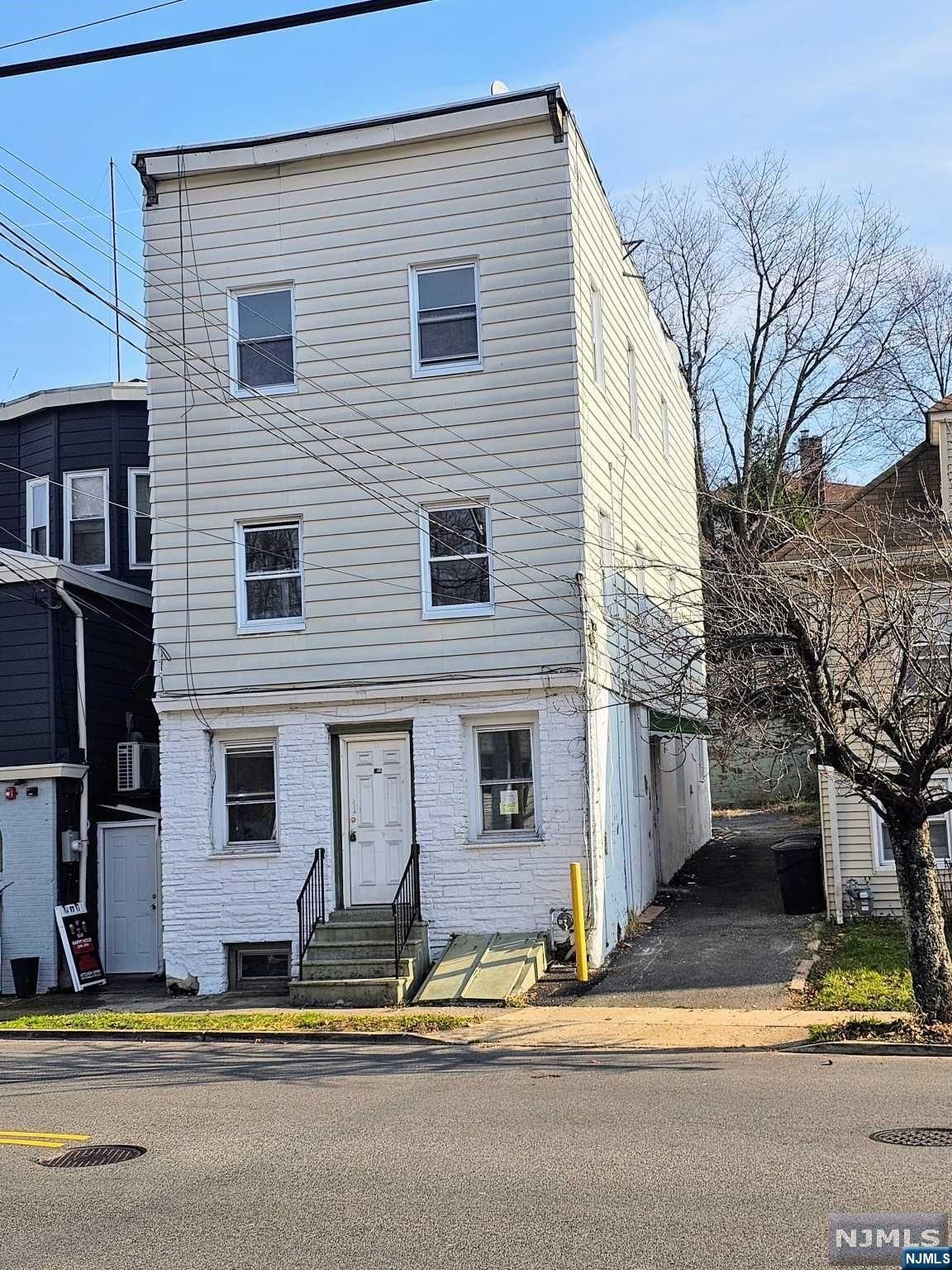 92 Bloomfield Ave, Nutley, NJ 07110 - See Est. Value, Schools & More