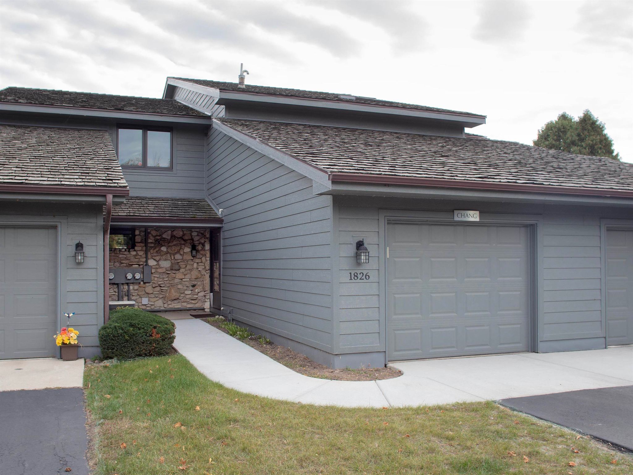 1826 Lake Largo Dr, Green Bay, WI 54311 - See Est. Value, Schools & More