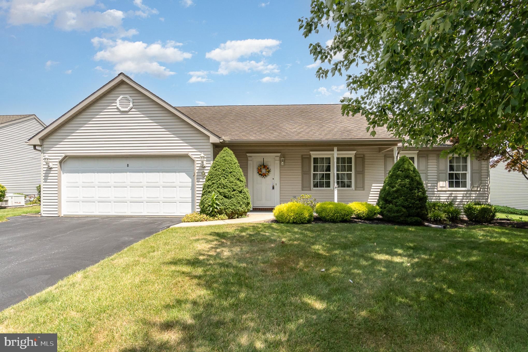 8 Lakeview Dr, Myerstown, PA 17067 - See Est. Value, Schools & More