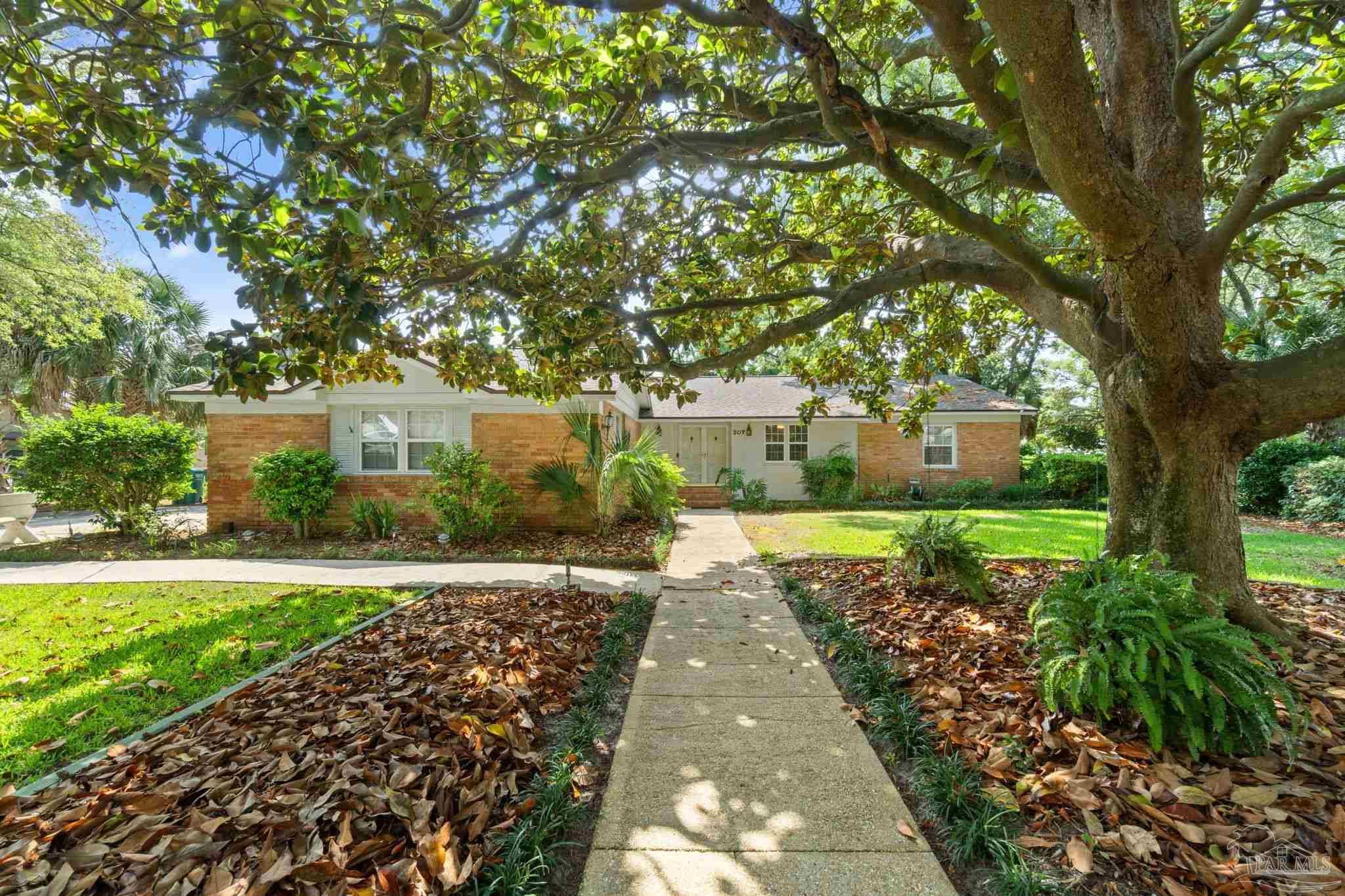 207 Pinetree Dr, Gulf Breeze, FL 32561 - See Est. Value, Schools & More