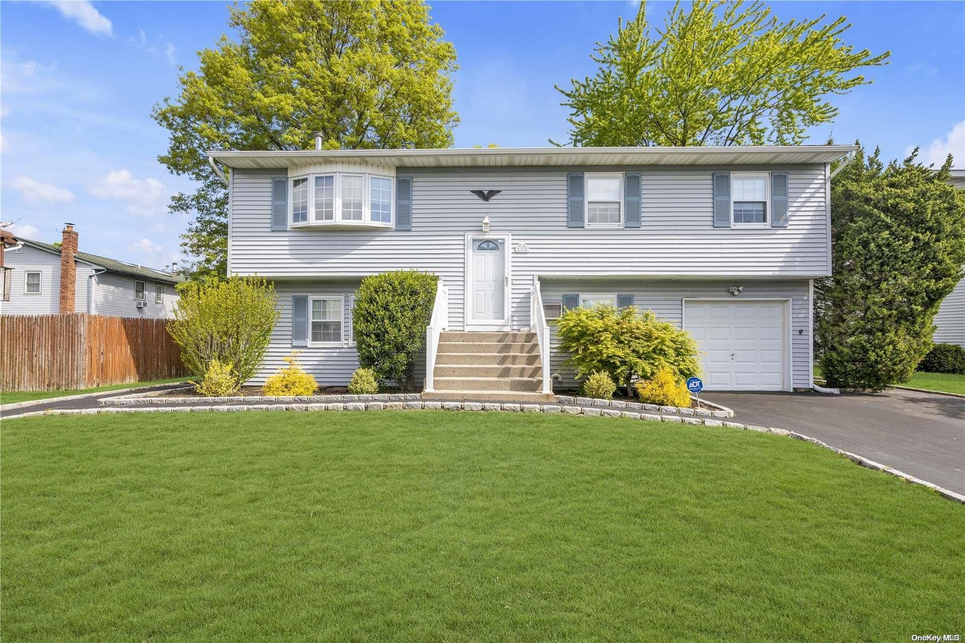 7 S Shore Court, Islip, NY 11751 - See Est. Value, Schools & More
