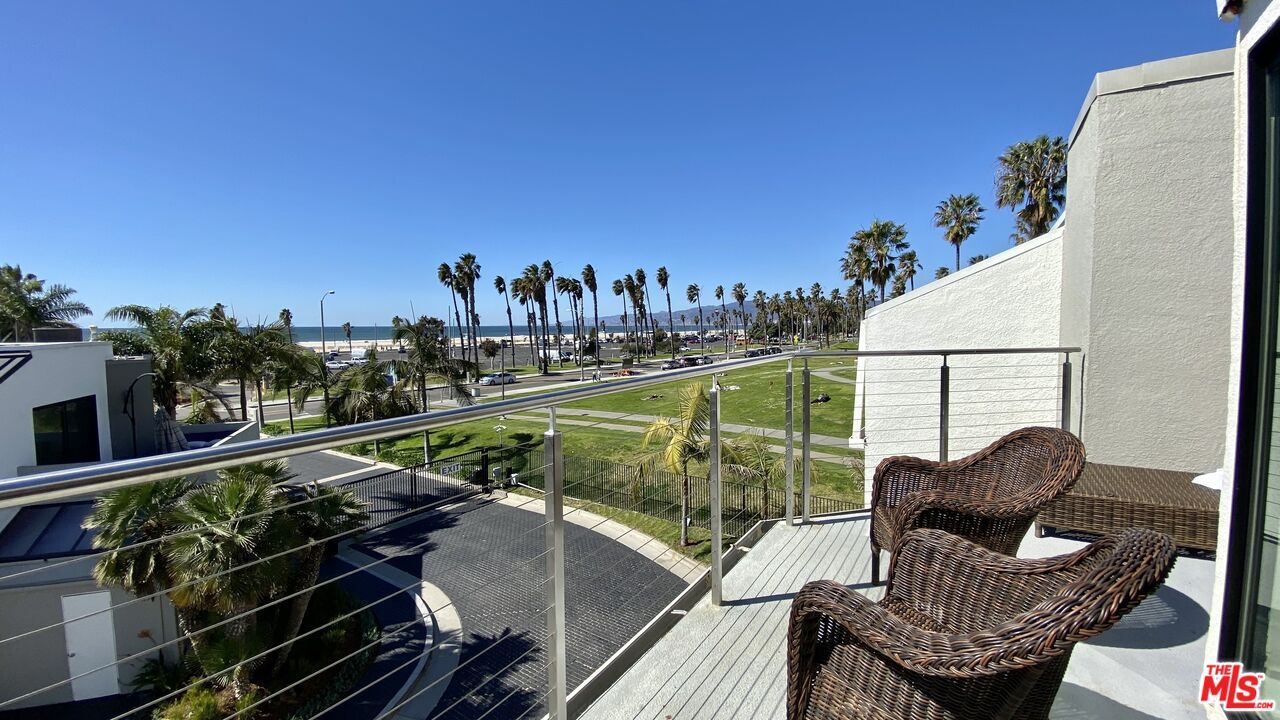 42 Sea Colony Dr, Santa Monica, CA 90405 | MLS# 24-392398 | Trulia