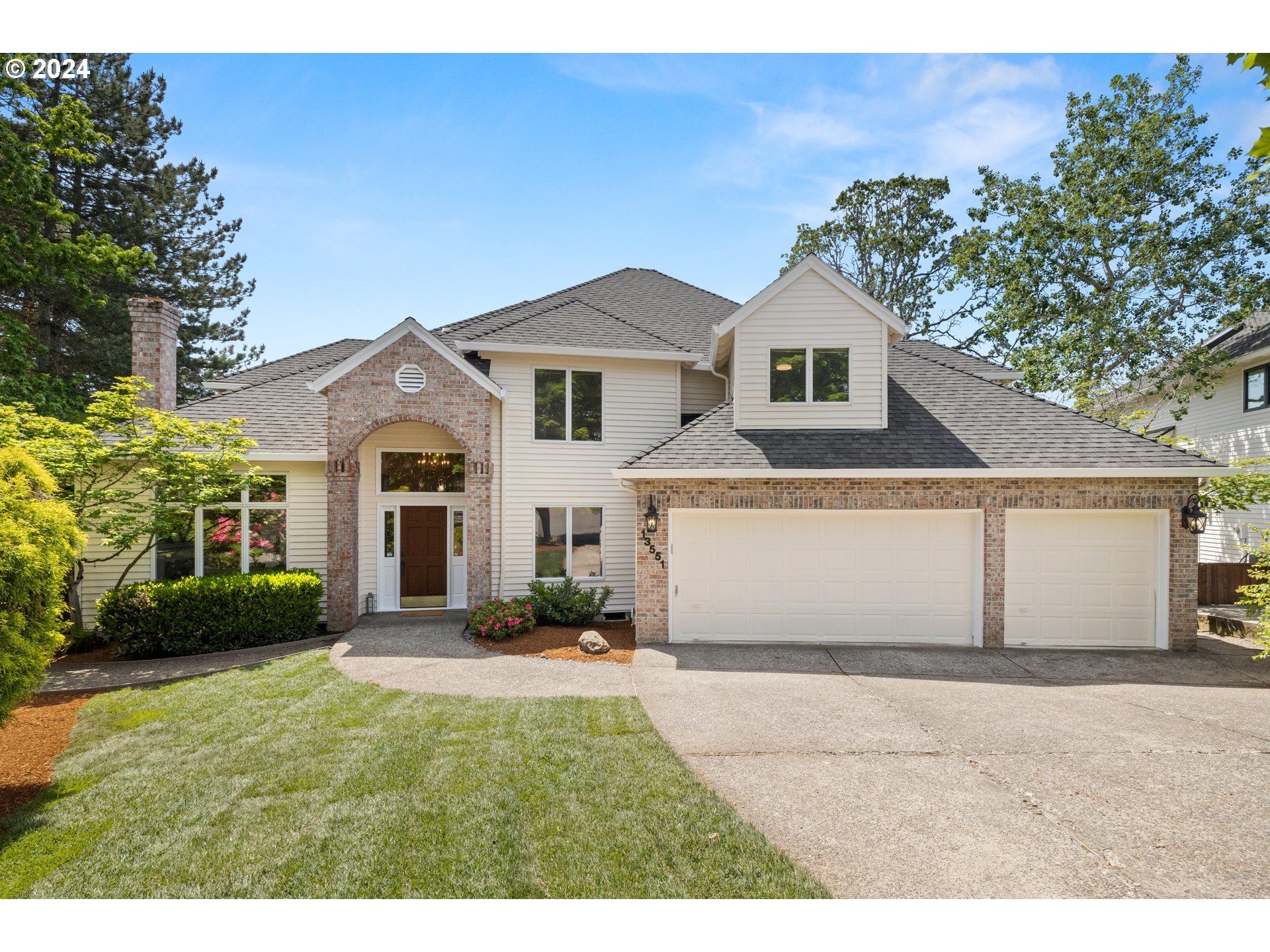 13551 Southwood Ct, Lake Oswego, OR 97035 - See Est. Value, Schools & More