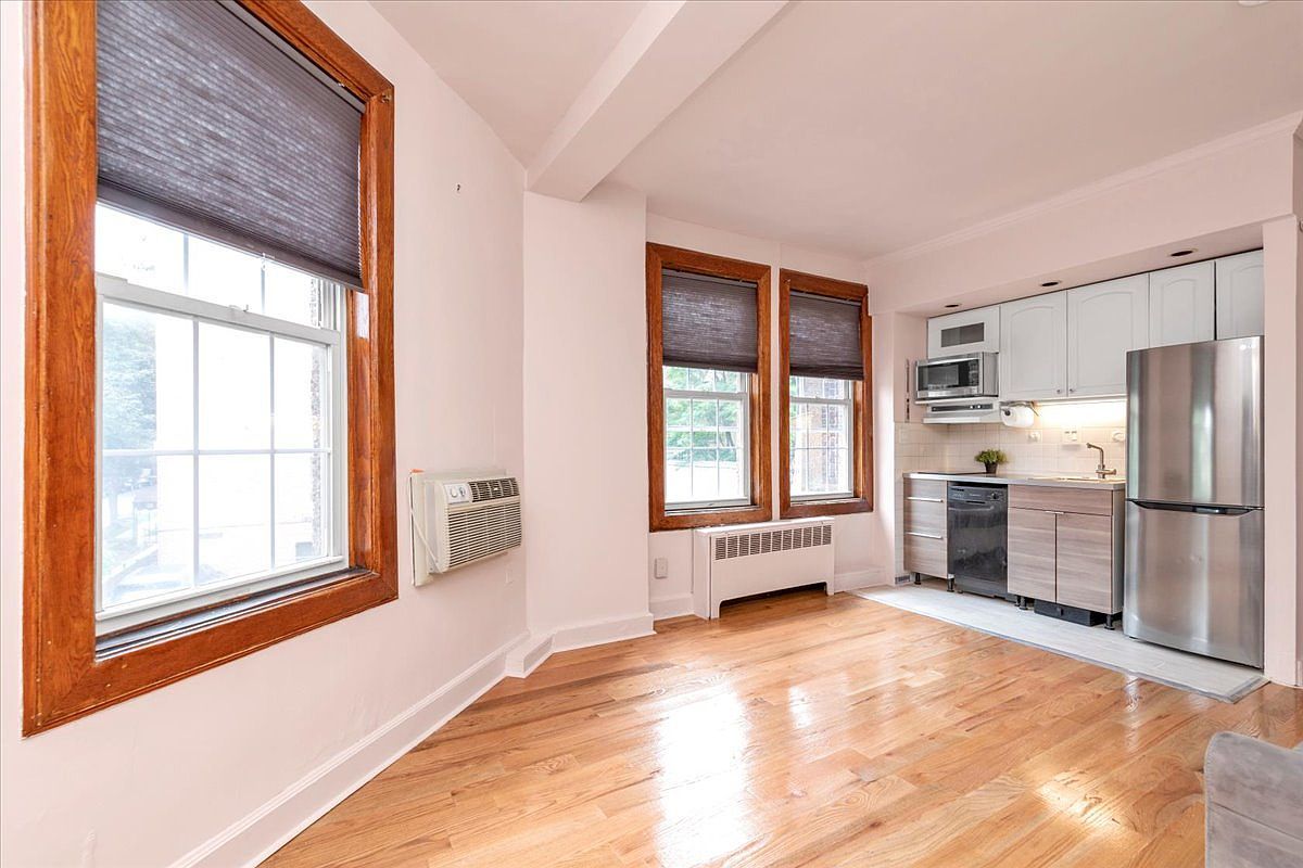 10 Station Sq #R27, Queens, NY 11375 - See Est. Value, Schools & More