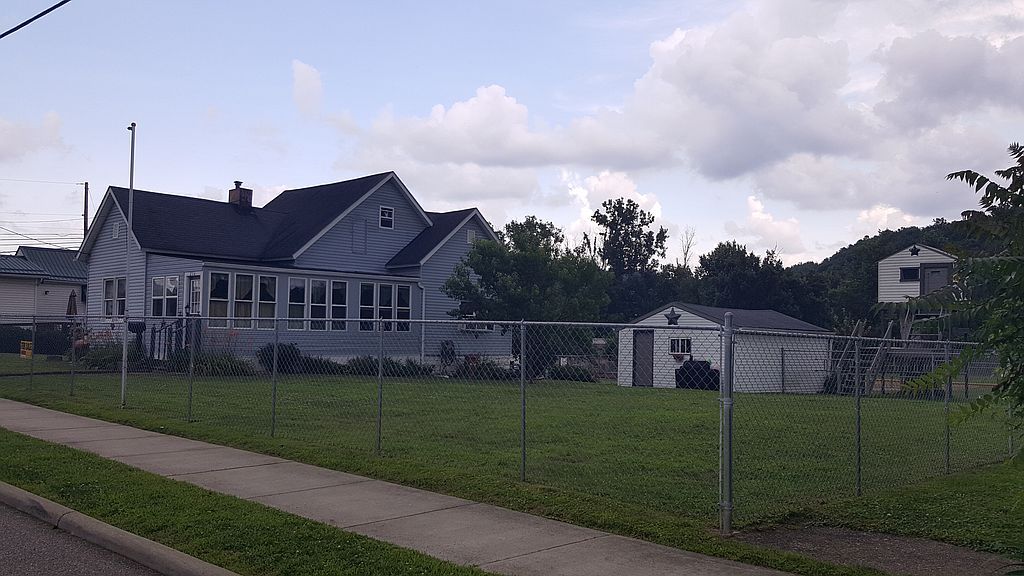 216 Logan St, Dennison, OH 44621 - See Est. Value, Schools & More