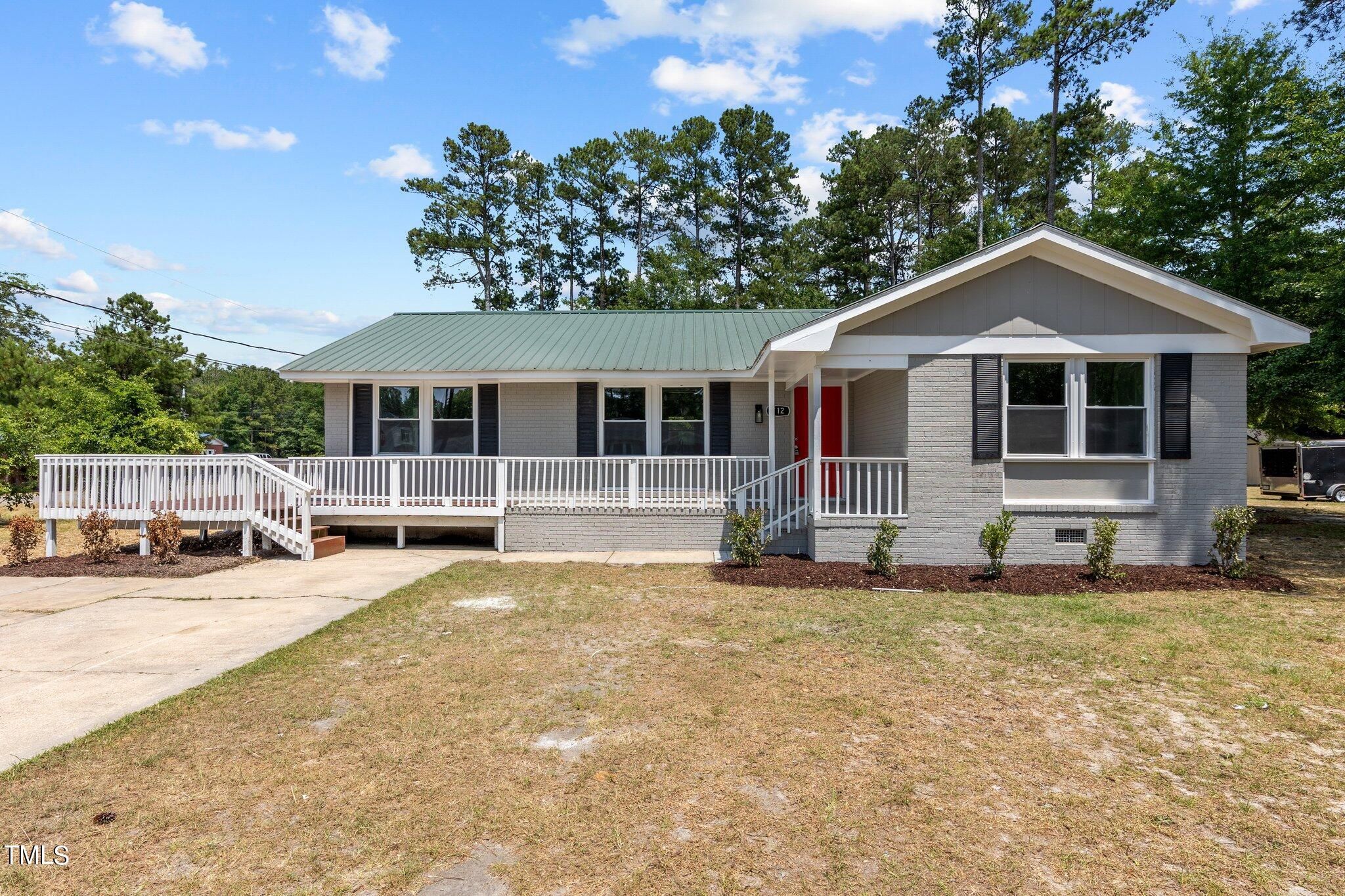 712 N Jackson St, Raeford, NC 28376 - See Est. Value, Schools & More