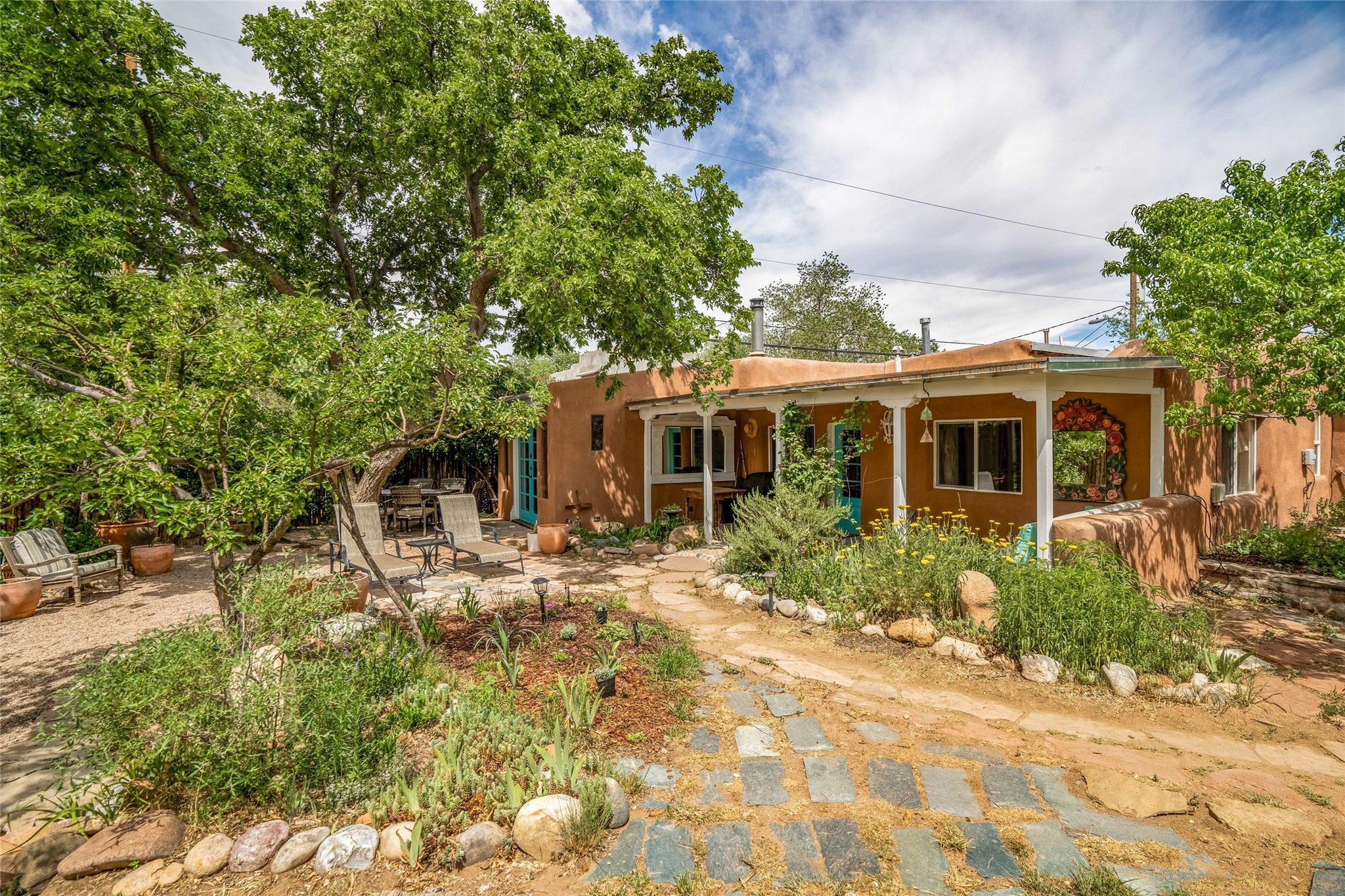 950 Lopez St, Santa Fe, NM 87501 - See Est. Value, Schools & More