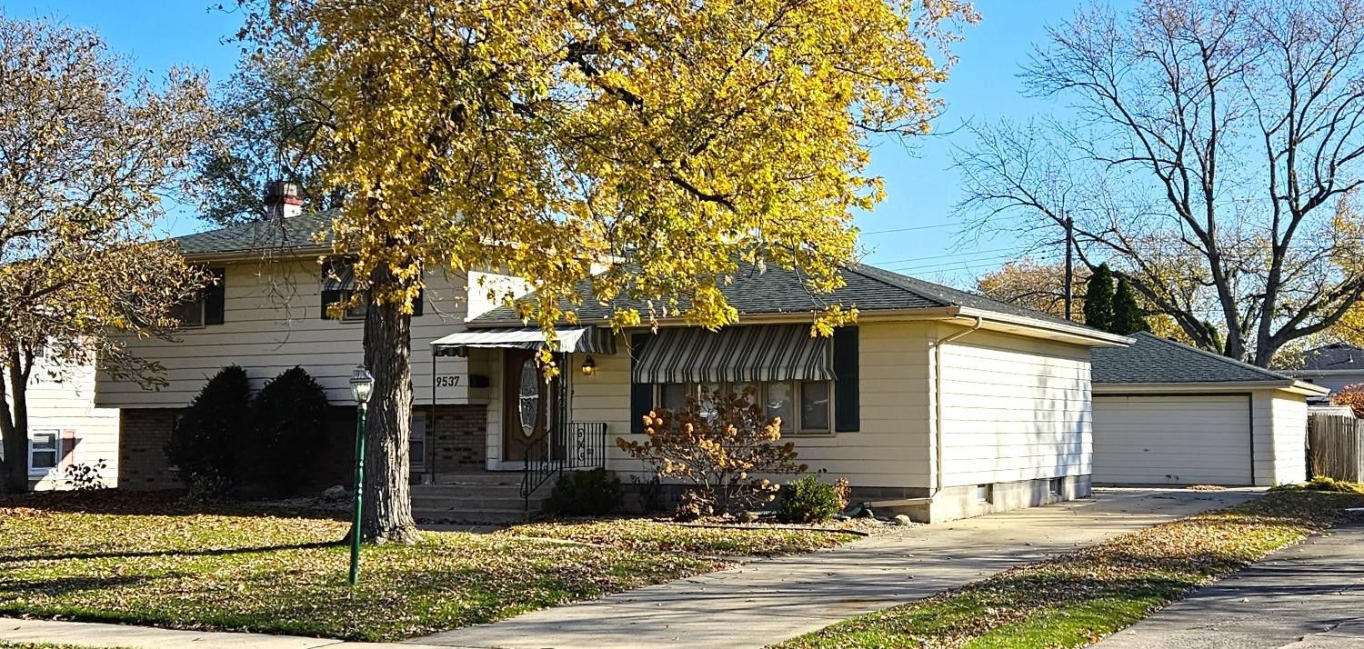 9537 Northcote Ave, Munster, IN 46321 - See Est. Value, Schools & More