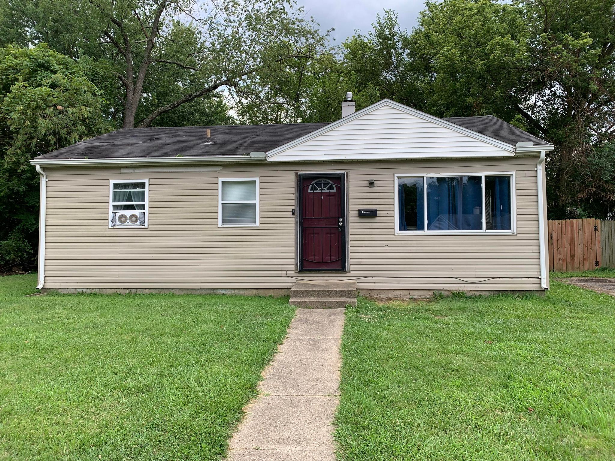 1215 Heard Ave, Springfield, OH 45506 - See Est. Value, Schools & More