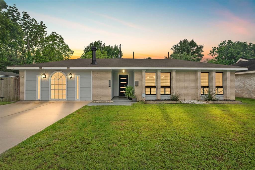 6215 Heatherbrook Dr, Houston, TX 77085 - See Est. Value, Schools & More