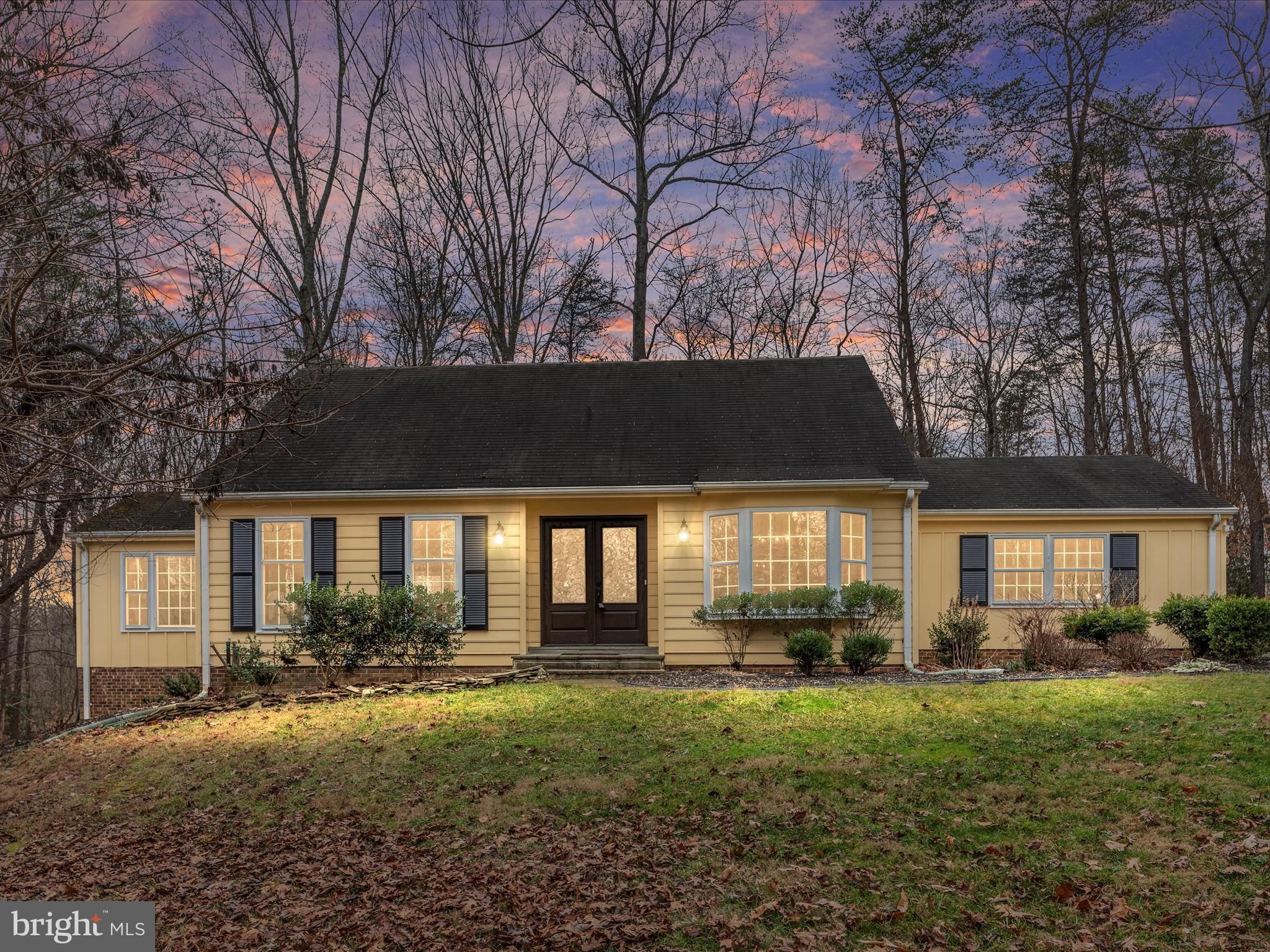 8215 Cub Den Ct, Clifton, VA 20124 - See Est. Value, Schools & More