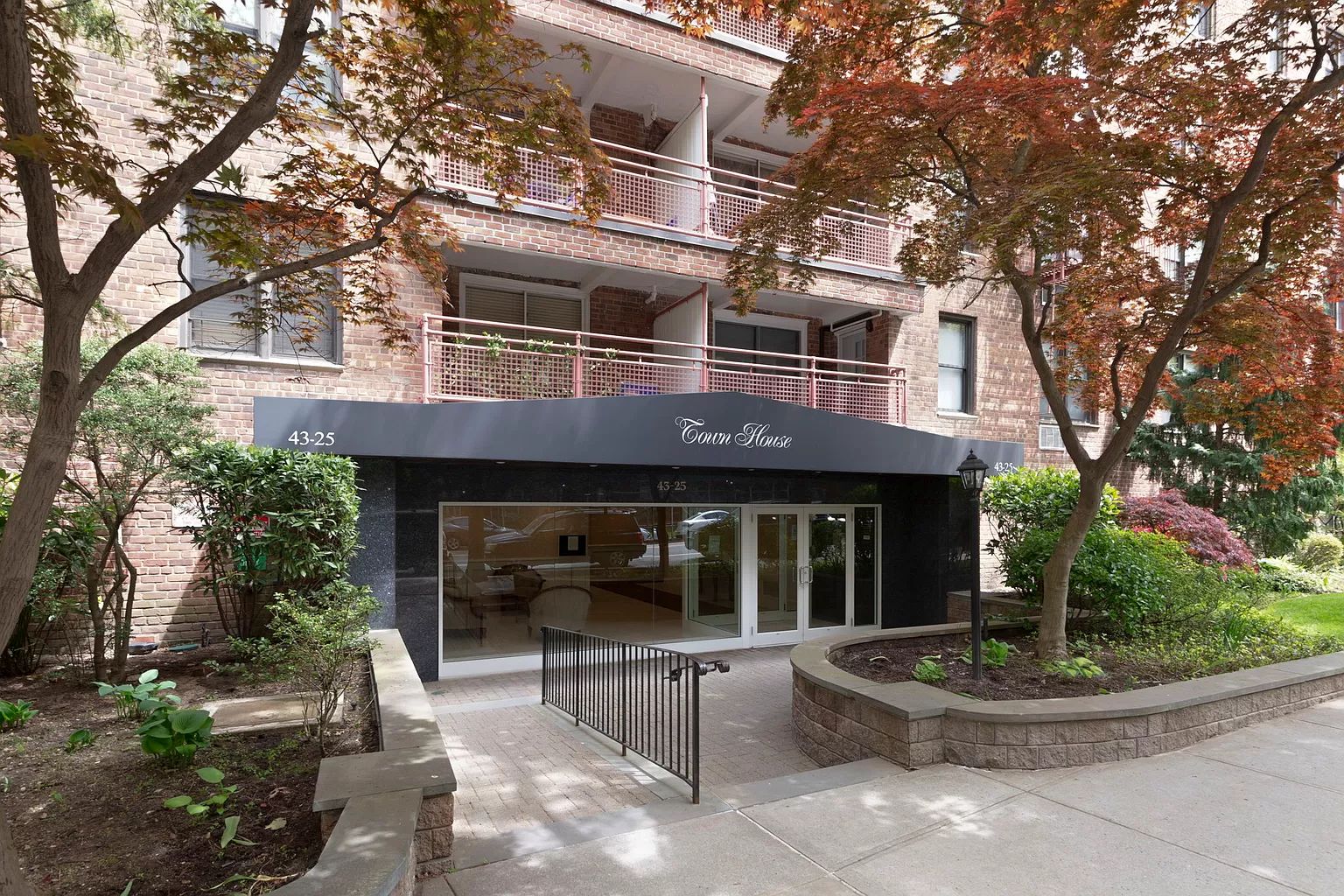 4325 Douglaston Pkwy #3E, Flushing, NY 11363 | MLS# 1715910 | Trulia