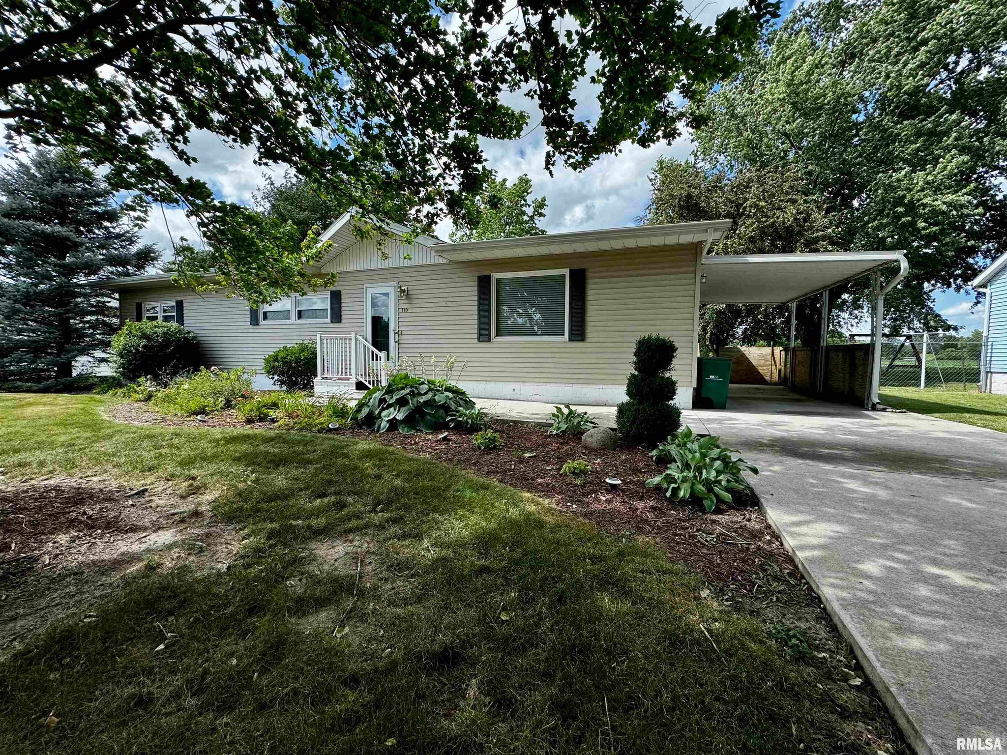 118 James Dr, Macomb, IL 61455 - See Est. Value, Schools & More