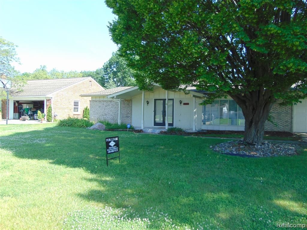 4567 Torrington Dr, Sterling Heights, MI 48310 - See Est. Value ...