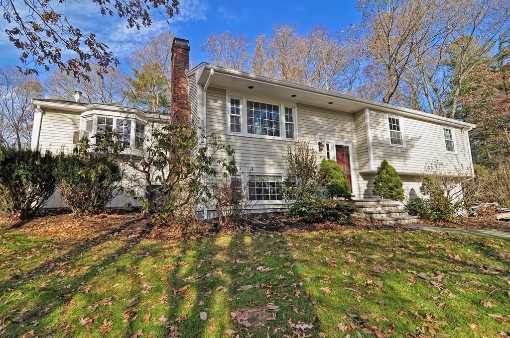35 West St, Medfield, MA 02052 - See Est. Value, Schools & More 35 West St, Medfield, MA 02052 - See Est. Value, Schools & More