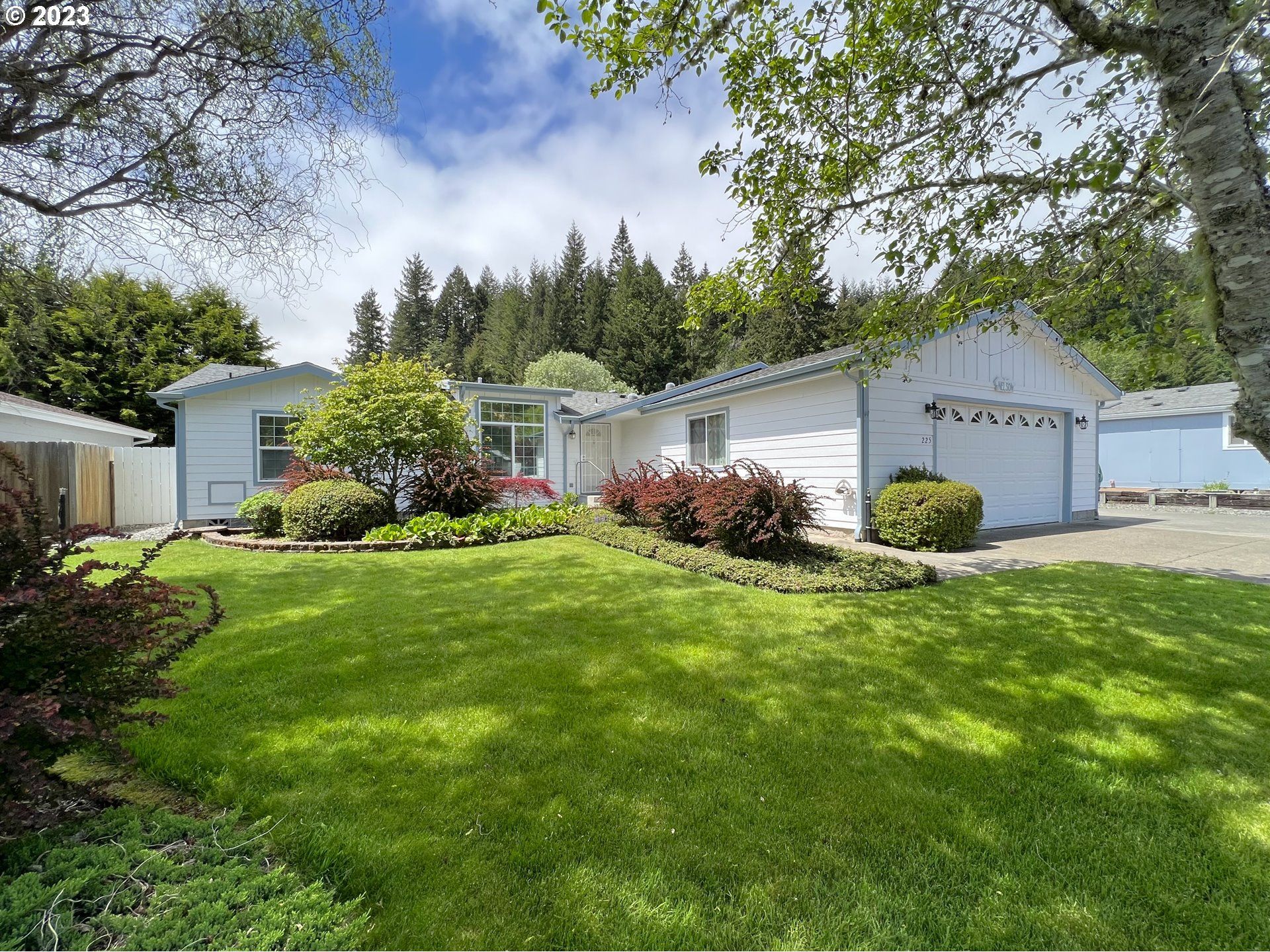 225 Lakeland Dr, Lakeside, OR 97449 - See Est. Value, Schools & More