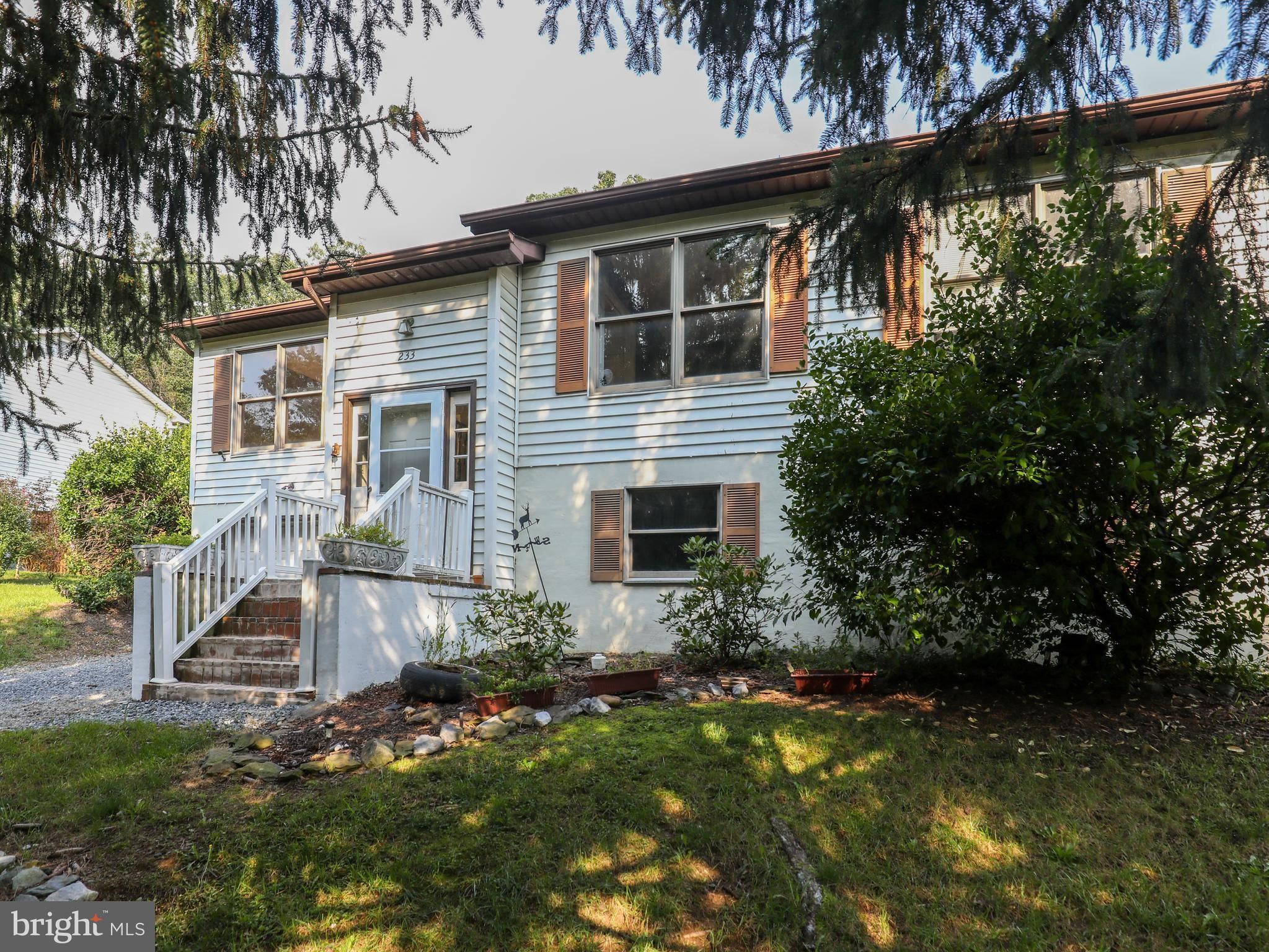 233 Lakeside Dr, Stephens City, VA 22655 - See Est. Value, Schools & More