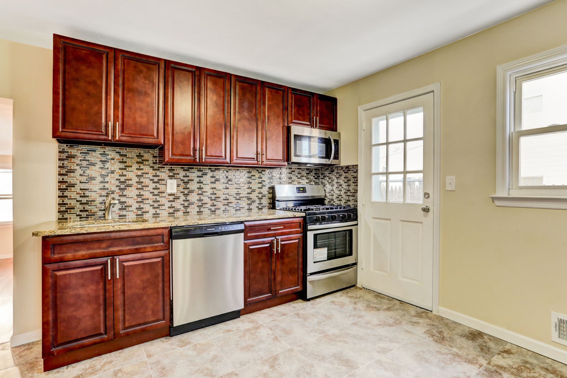 37 Robin Pl, Parlin, NJ 08859 - See Est. Value, Schools & More