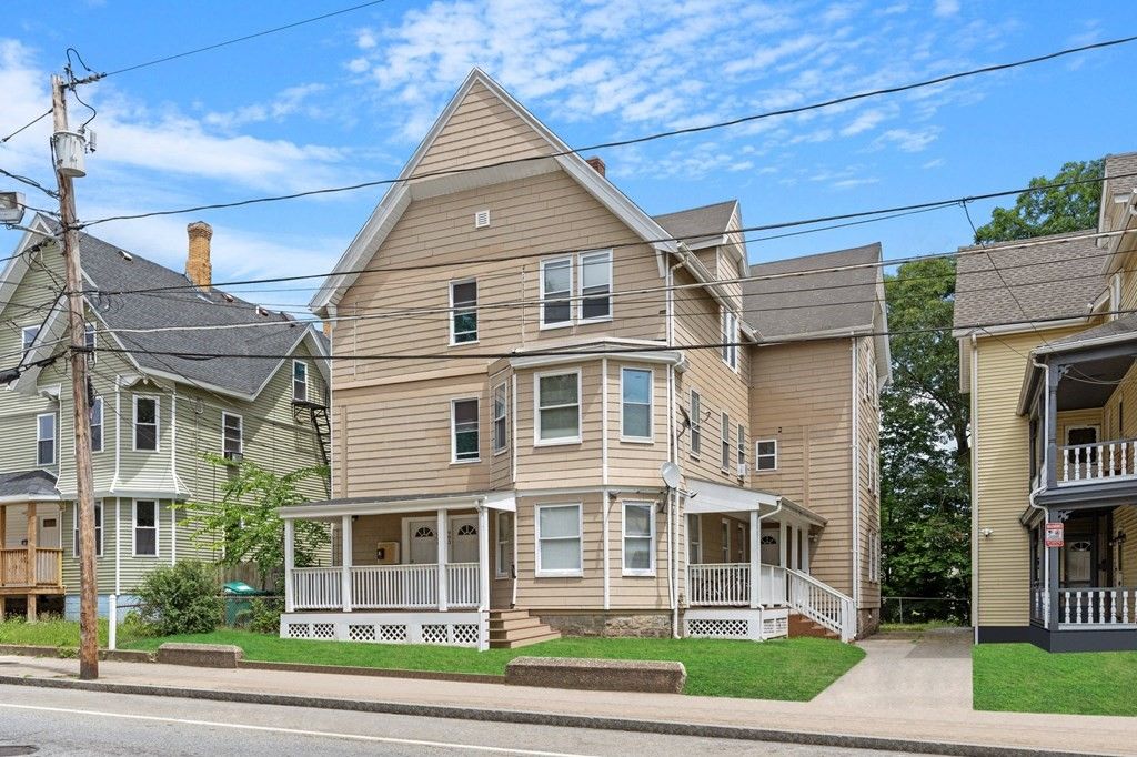 995 Social St, Woonsocket, RI 02895 - See Est. Value, Schools & More