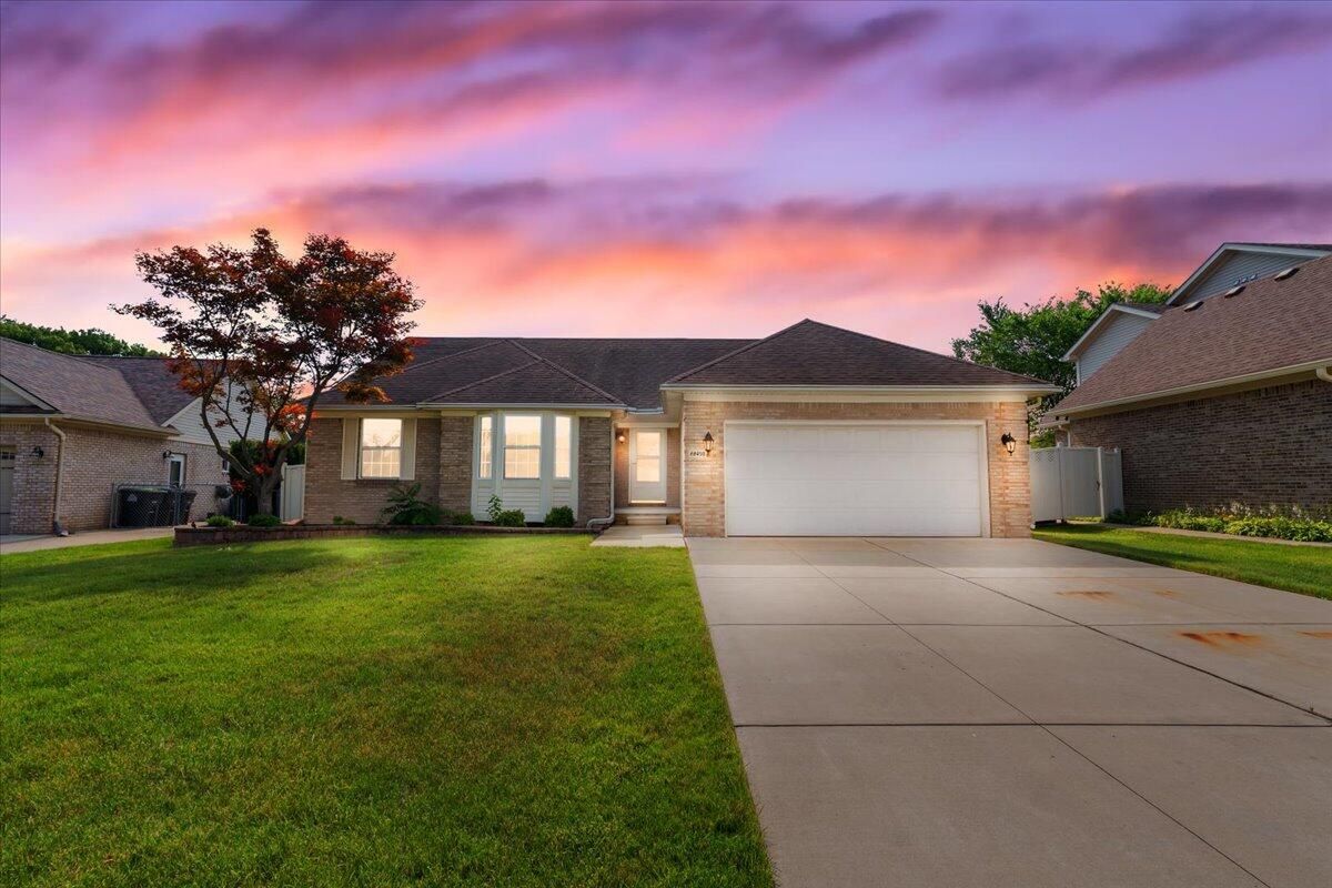 22450 Meadow Woods Cir, Taylor, MI 48180 - See Est. Value, Schools & More