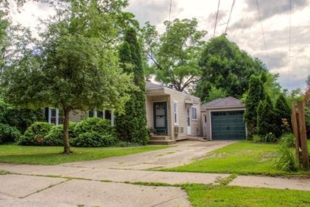 722 N Jefferson St SE, Lowell, MI 49331 - See Est. Value, Schools & More