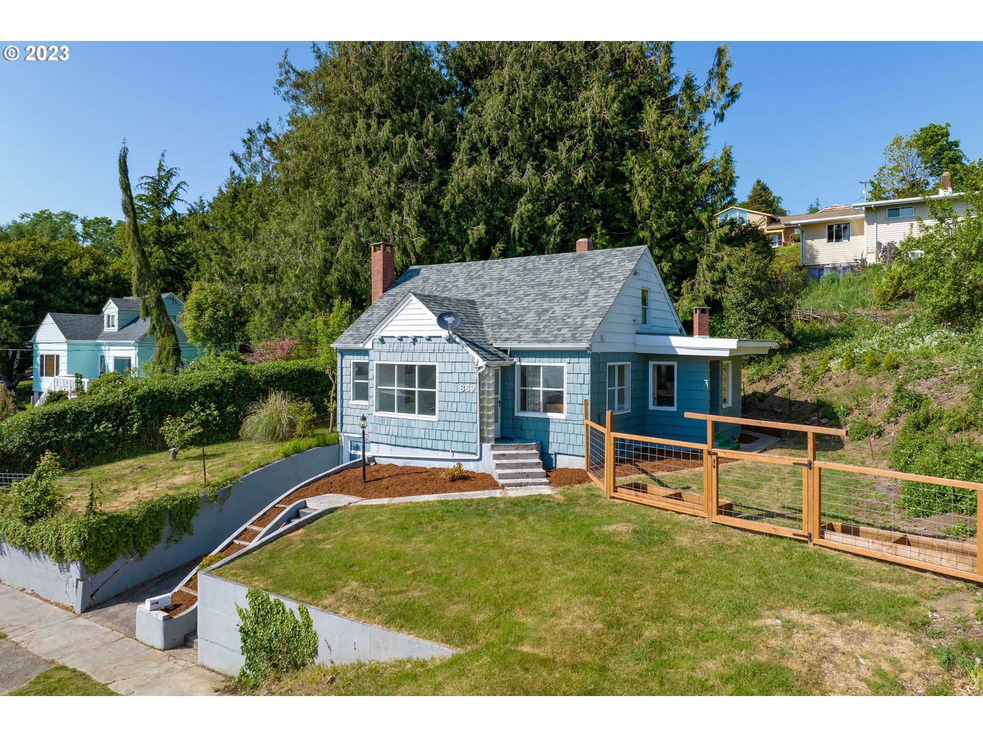 869 Glasgow Ave, Astoria, OR 97103 - See Est. Value, Schools & More