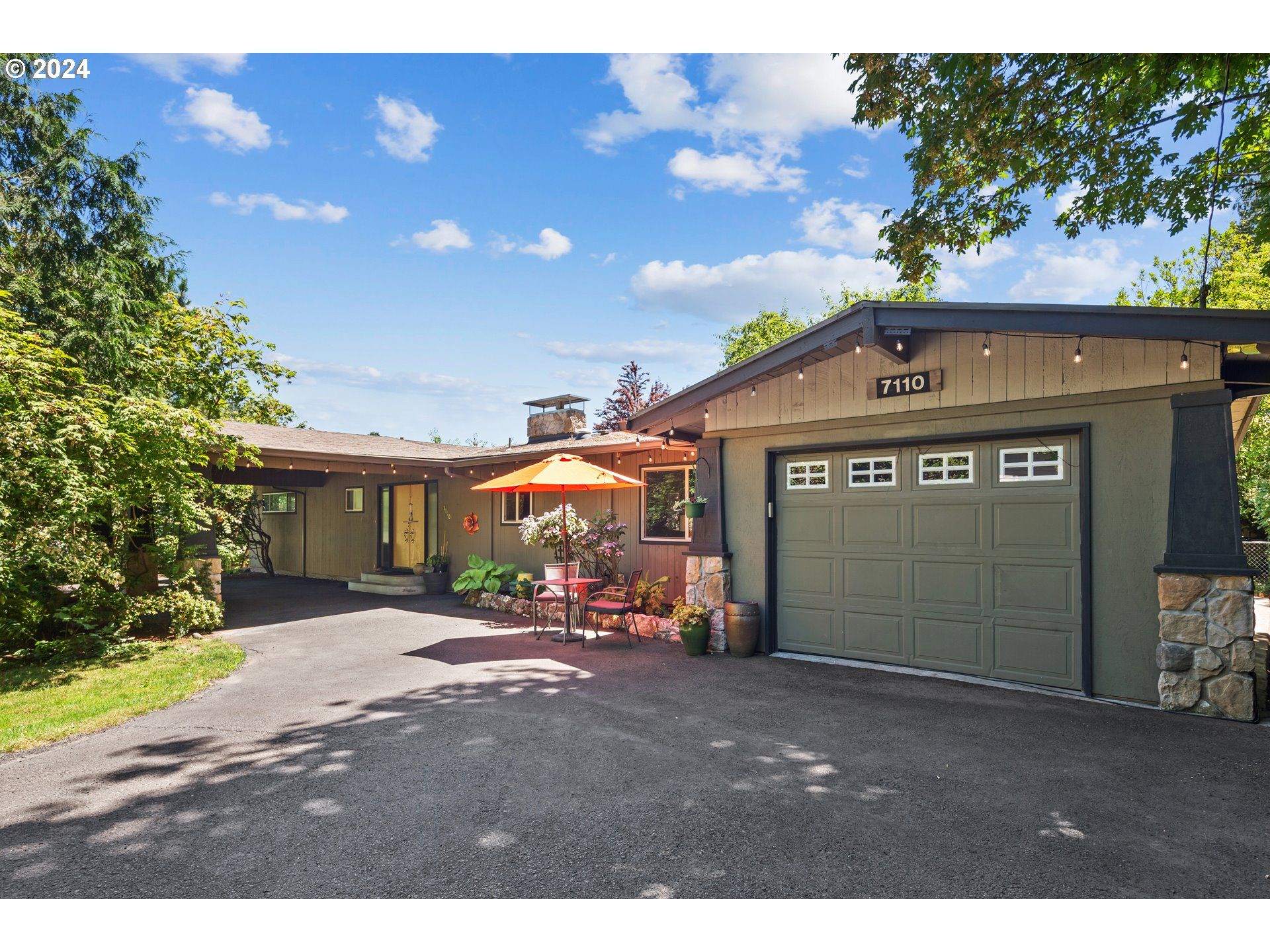 7110 SW Stephen Ln, Portland, OR 97225 | MLS# 24564887 | Trulia