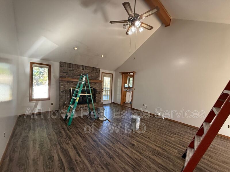 3752 N Delaware Ave, Springfield, MO 65803 - See Est. Value, Schools & More