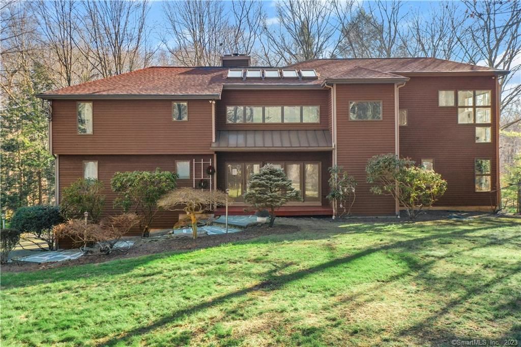 258 Pinewood Trail, Trumbull, CT 06611 - See Est. Value, Schools & More