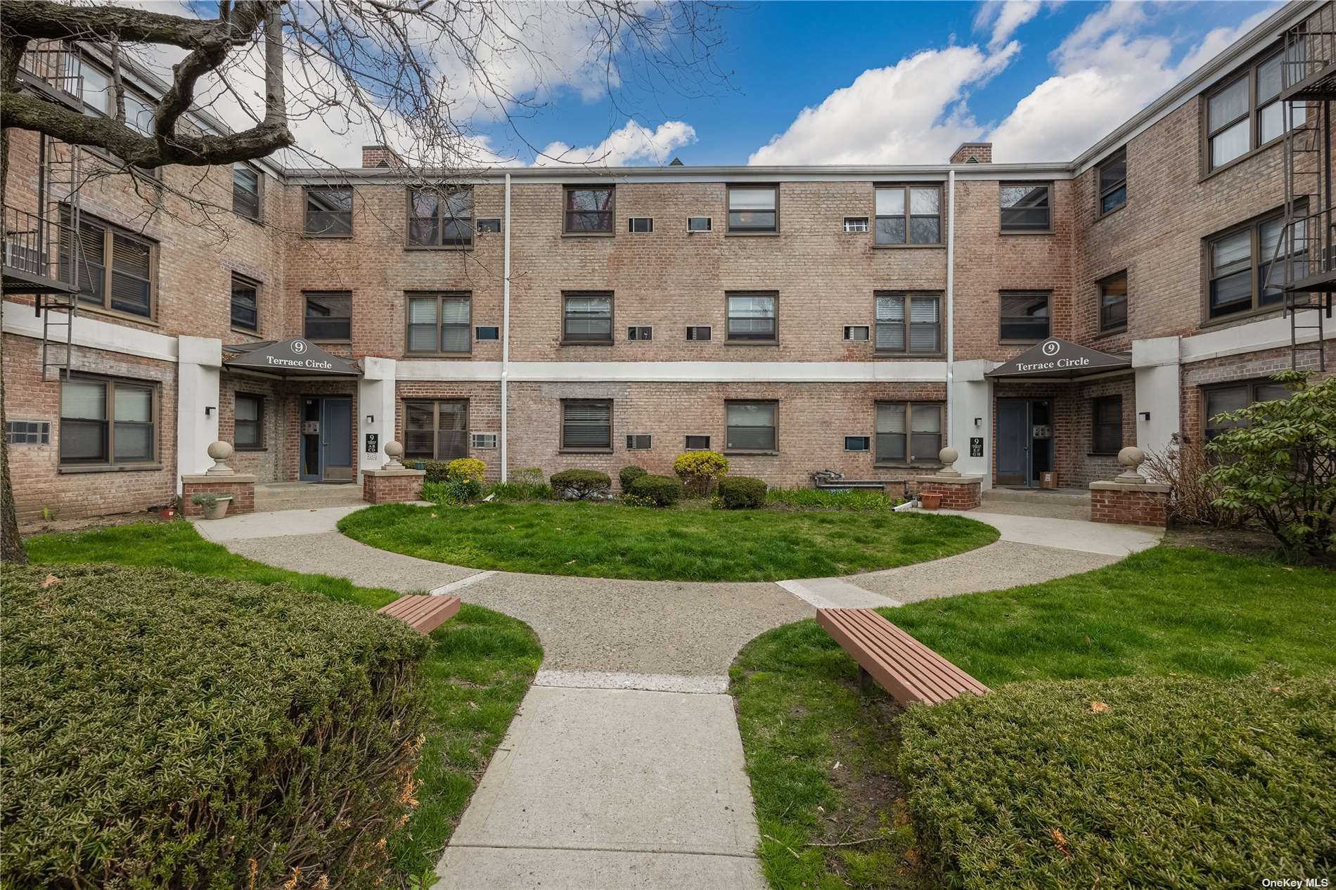 9 Terrace Circle UNIT 2G, Great Neck, NY 11021 | Trulia