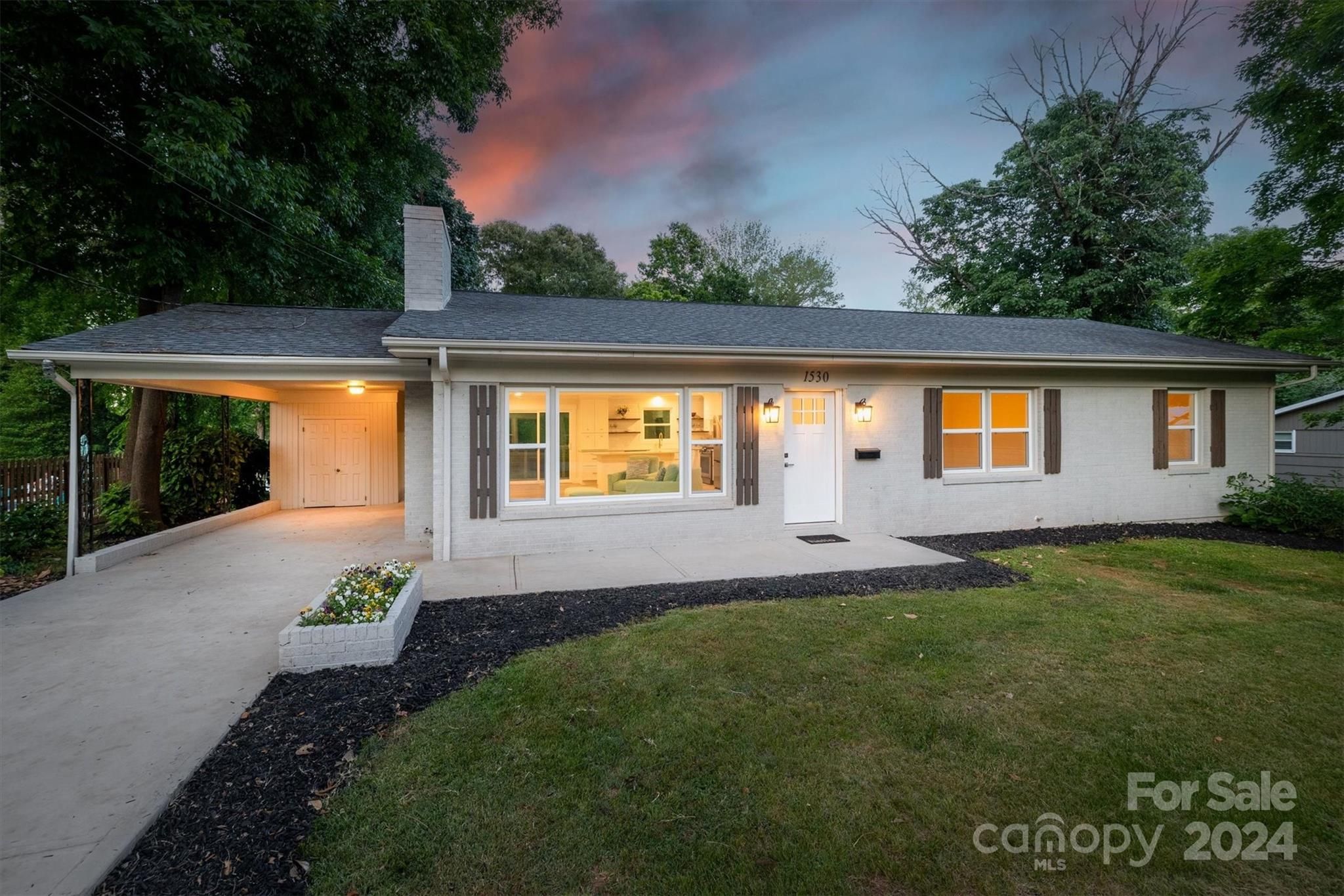 1530 11th St NW, Hickory, NC 28601 - See Est. Value, Schools & More