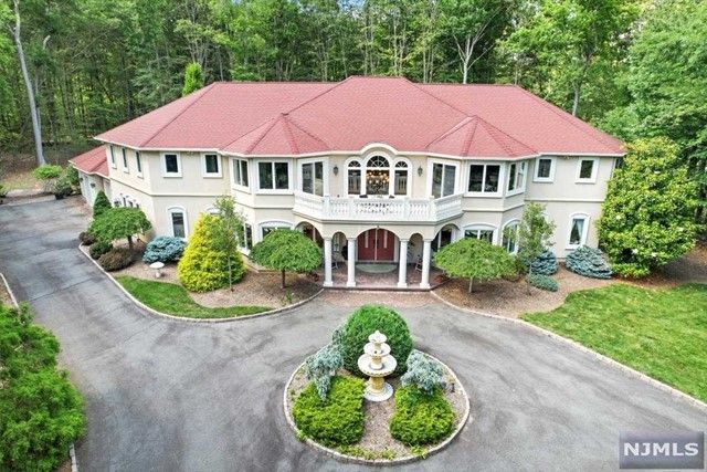 35 Sauna Rd, Ramsey, NJ 07446 Single-Family Home for Sale | MLS# 24019277