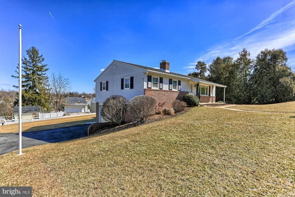 187 W Walnut St, Yoe, PA 17313 - See Est. Value, Schools & More