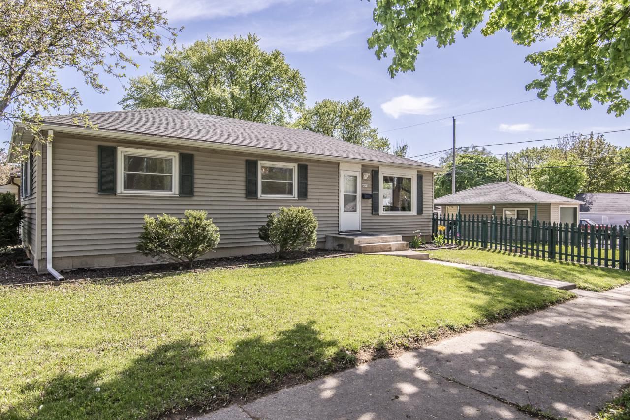 8205 West Auer AVENUE, Milwaukee, WI 53222 - See Est. Value, Schools & More