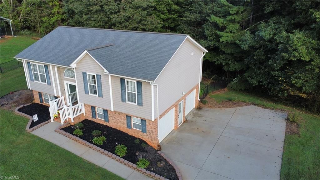 127 Stone Bridge Rd, Mount Airy, NC 27030 - See Est. Value, Schools & More