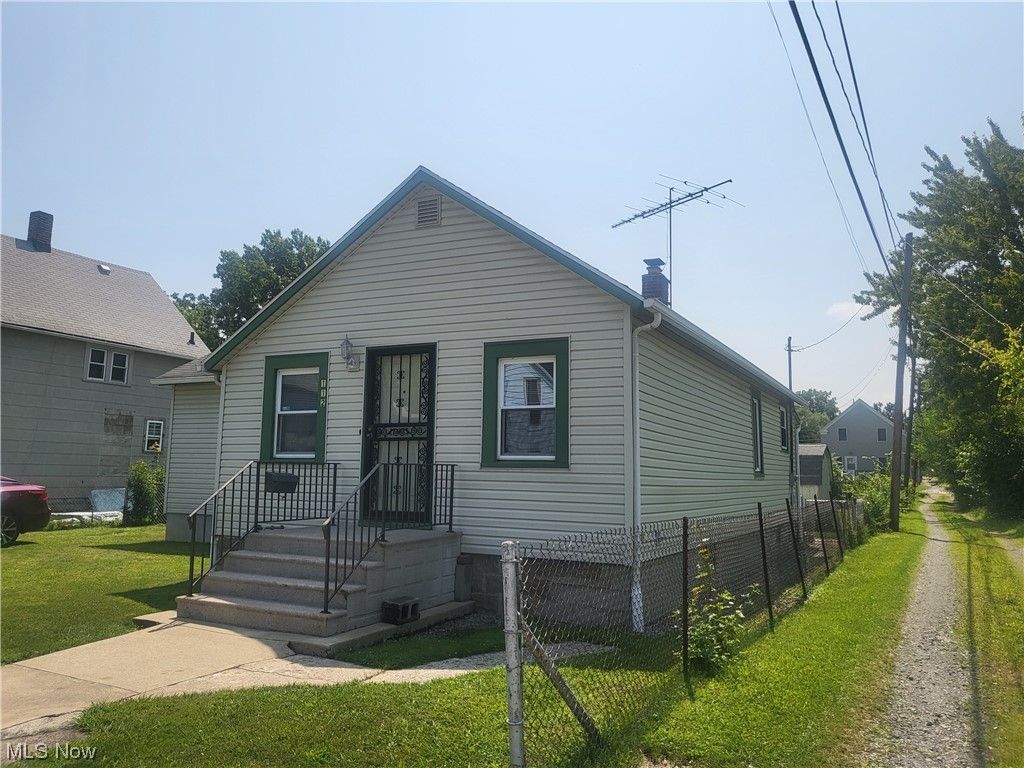 112 E 32nd St, Lorain, OH 44055 - See Est. Value, Schools & More