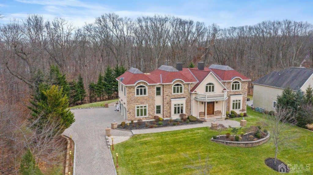 8 Madden Ct, Edison, NJ 08820 - See Est. Value, Schools & More