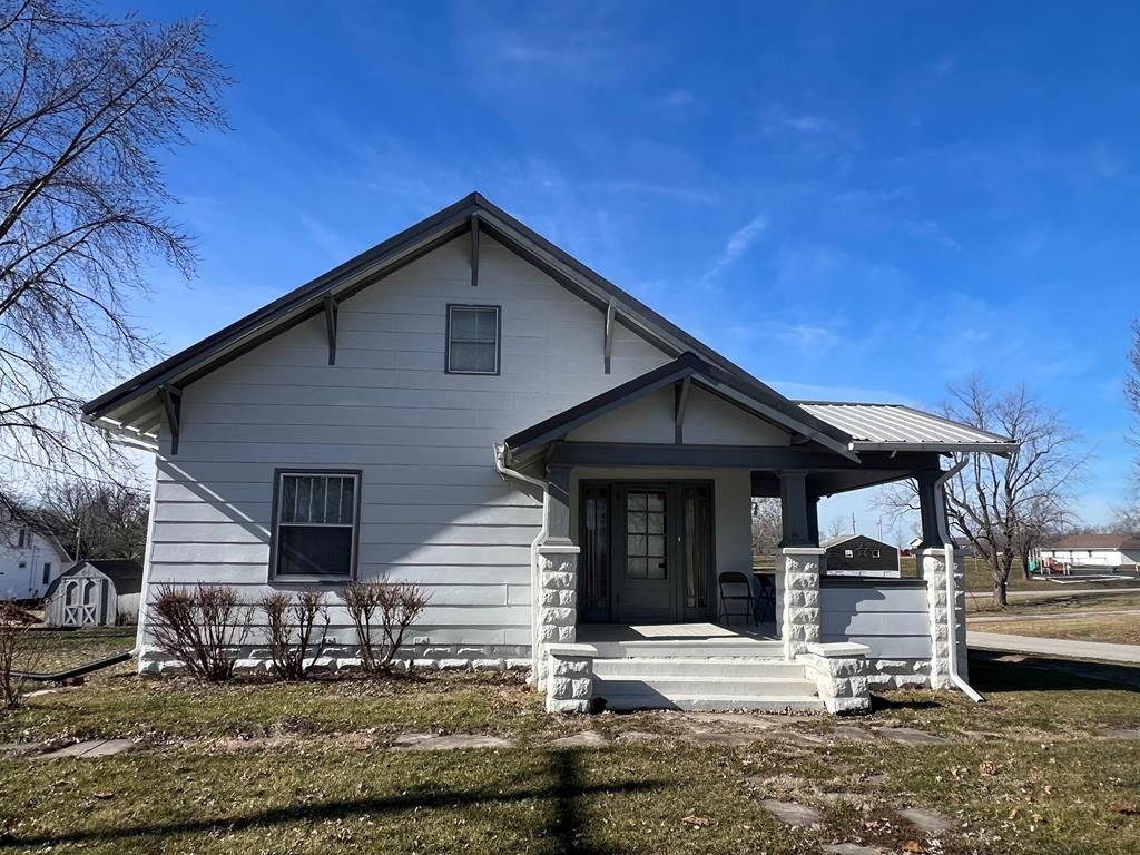 208 Pine St, Bucklin, MO 64631 - See Est. Value, Schools & More