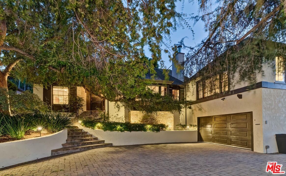 14432 Valley Vista Blvd, Sherman Oaks, CA 91423 - See Est. Value ...