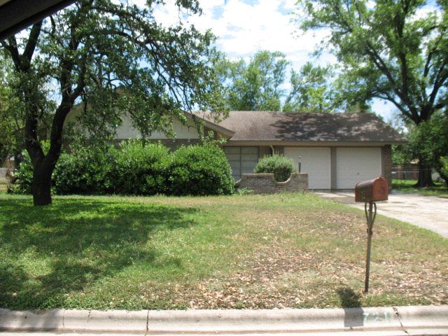 721 S Skylane Dr, Uvalde, TX 78801 - See Est. Value, Schools & More