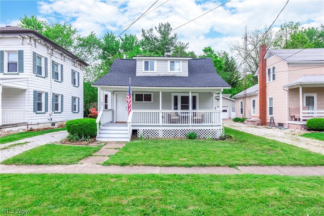 27 E Main St, Seville, OH 44273 - See Est. Value, Schools & More