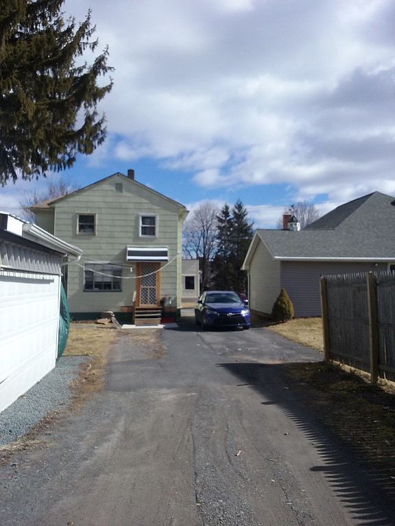 139 Center St, Waymart, PA 18472 - See Est. Value, Schools & More