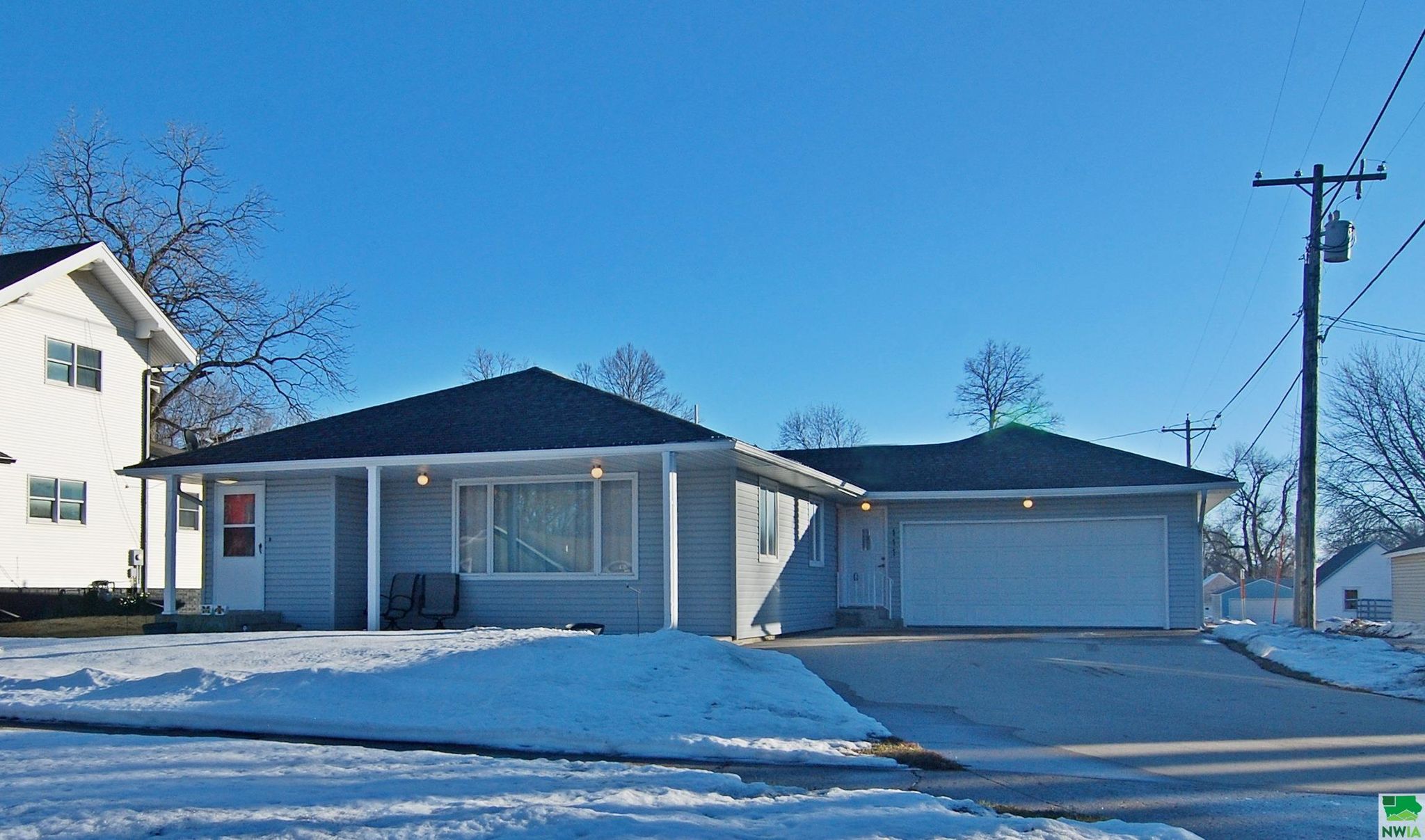 111 E Maple St, Holstein, IA 51025 - See Est. Value, Schools & More