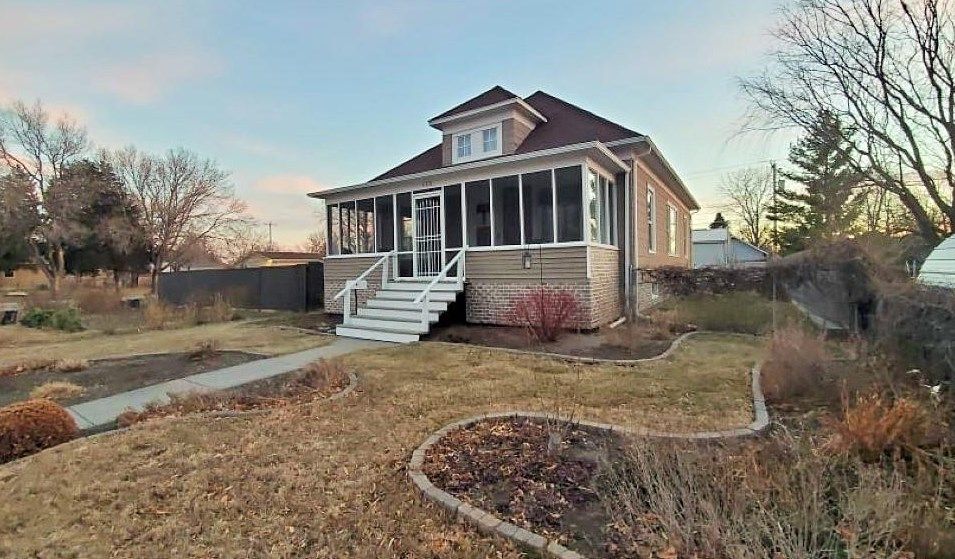1106 W 10th St, North Platte, NE 69101 - See Est. Value, Schools & More